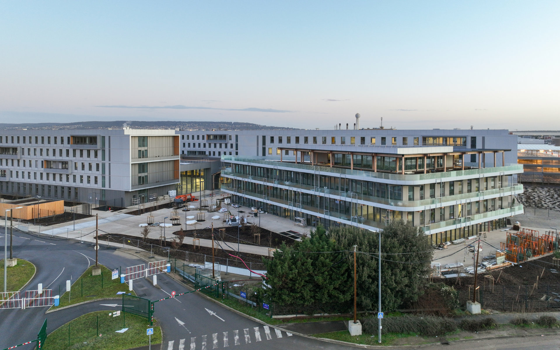 Patriarche conçoit le grEEn-campus Stellantis à Poissy - Office et Culture